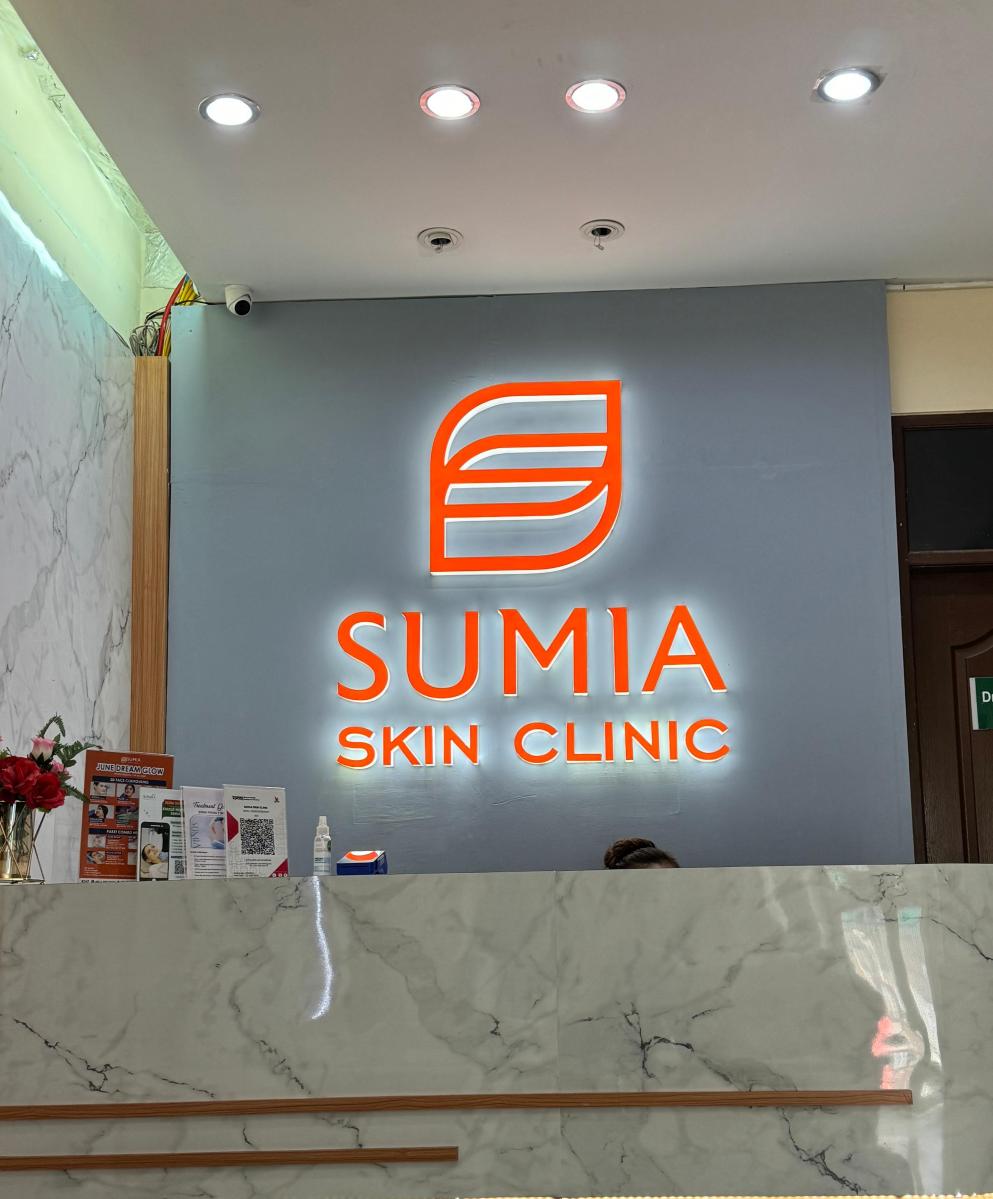 Nyobain Treatment Signature Glow by Sumia Skin Clinic Pejaten – Dessy Donat